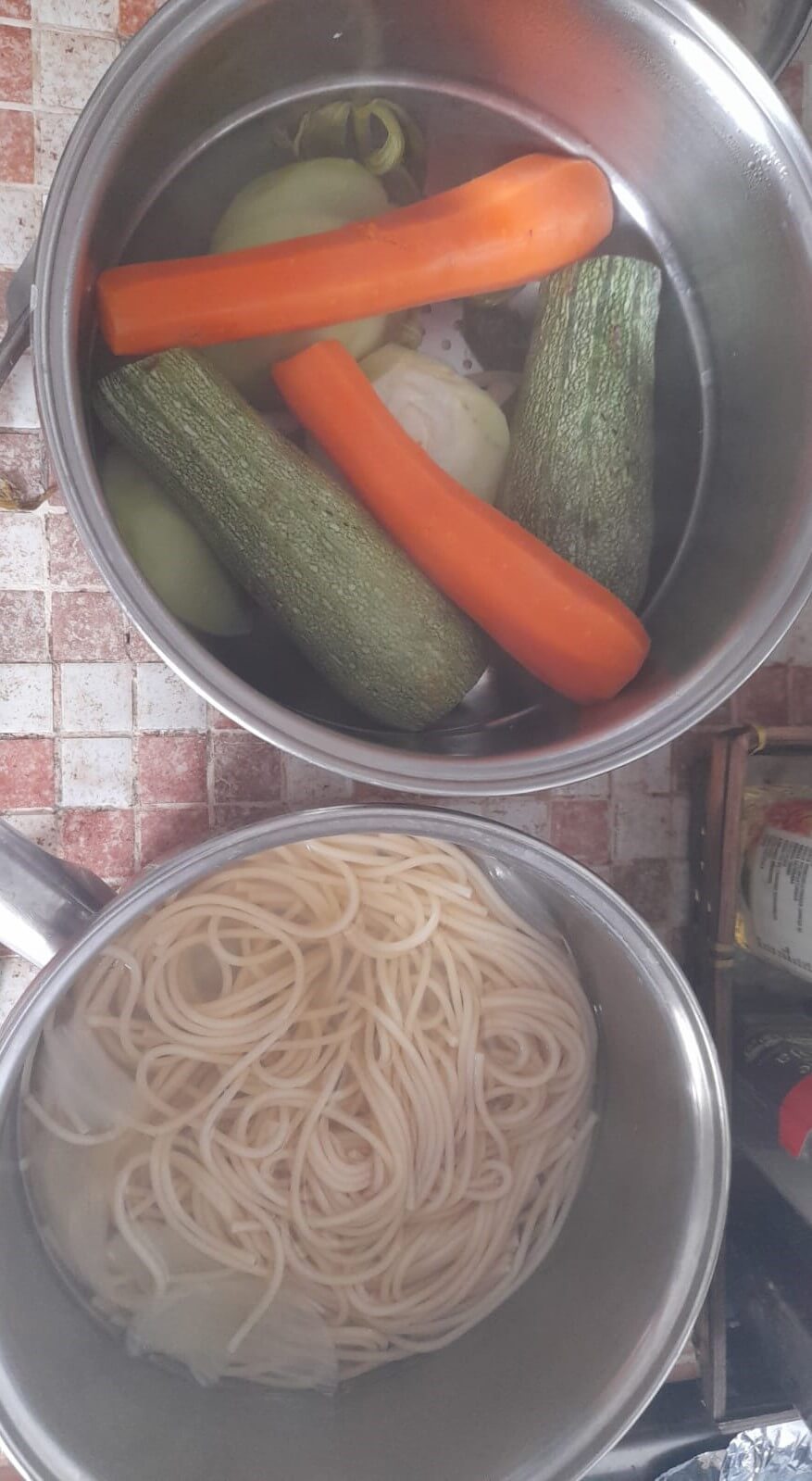 Pasta roja con pollo – Las recetas de Yaya